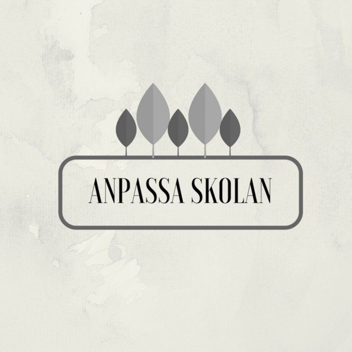 Anpassa Skolan | Lyssna här | Poddtoppen.se